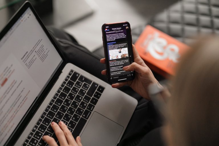 How to Choose the Right Mobile Device for Your Needs: A Comprehensive ...